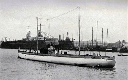 The First Civilian Submarine – theleansubmariner